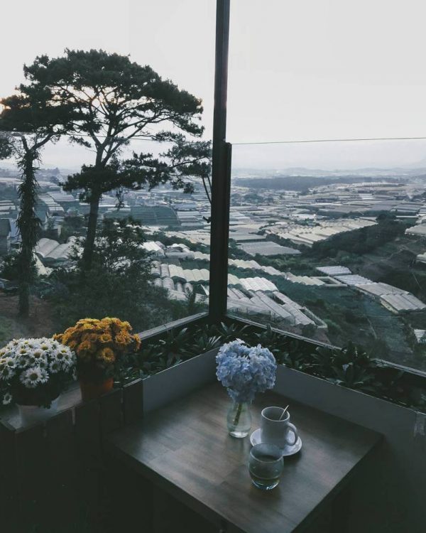 Review quán cafe Panorama Đà Lạt - View ngắm thành phố về đêm