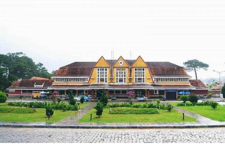 Nhà ga xe lửa Đà Lạt: Cập nhật giờ tàu đi Trại Mát và giá vé tham quan