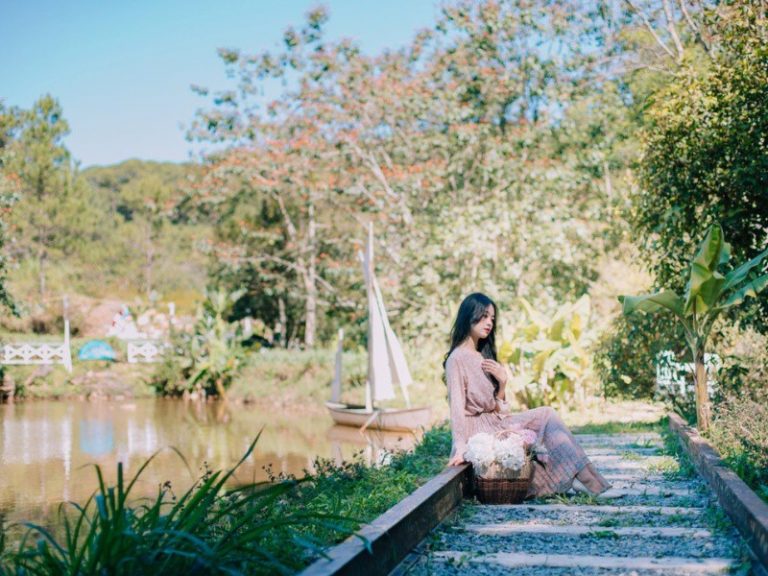 Review quán Cafe Lỡ Đà Lạt - Không gian cafe cực chill bên bờ suối